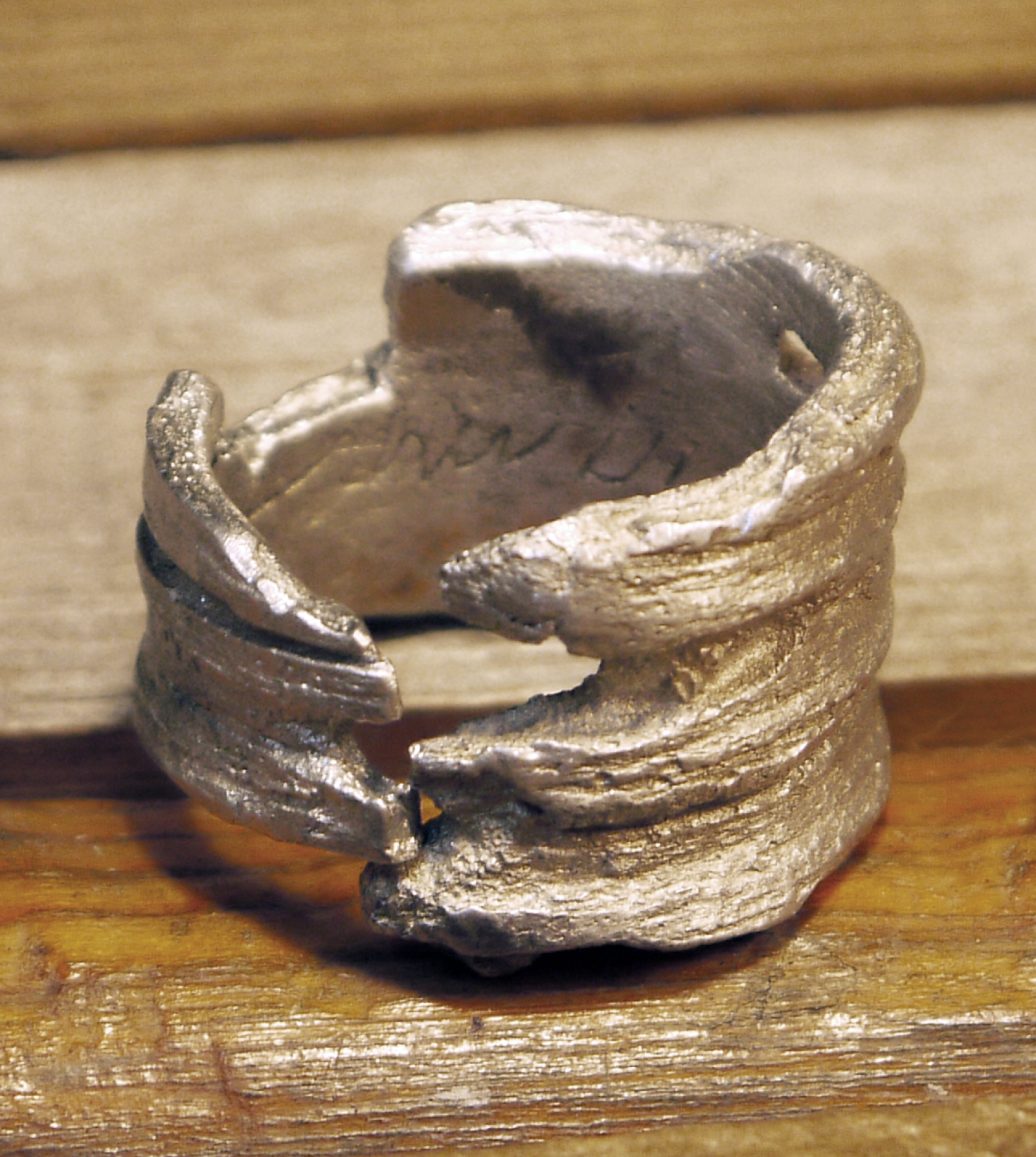 Unisex pewter organic wood look ring | Jomama