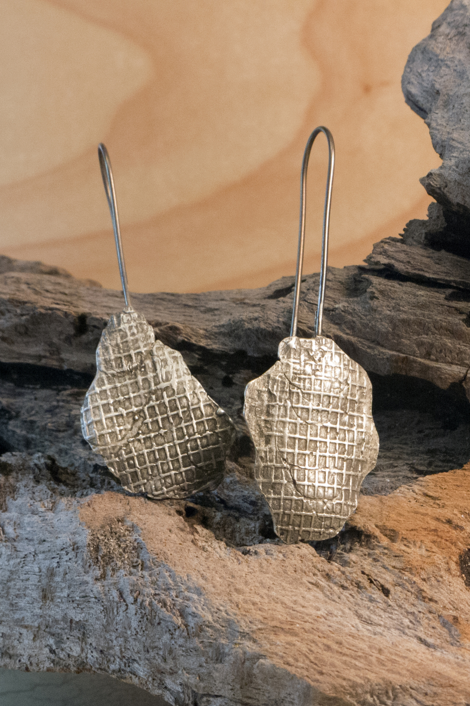 Sterling silver screen mesh textured earrings | Jomama
