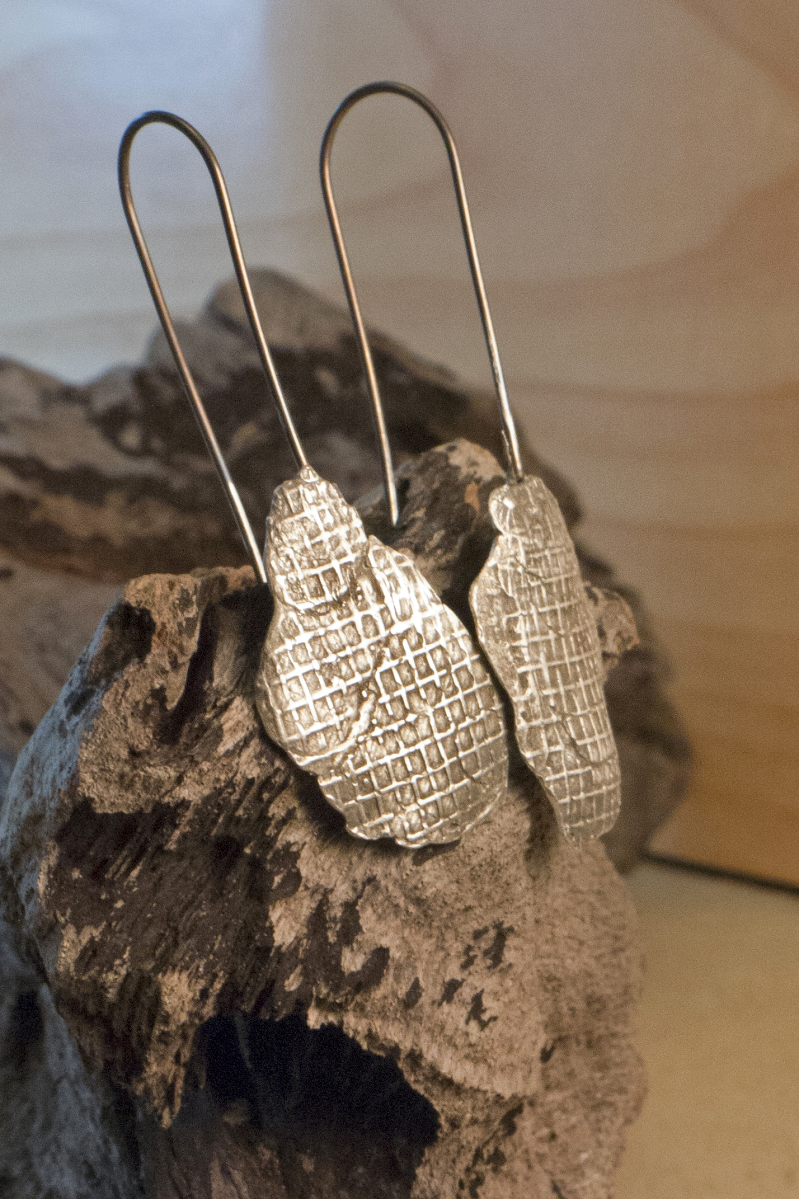 Sterling silver screen mesh textured earrings | Jomama