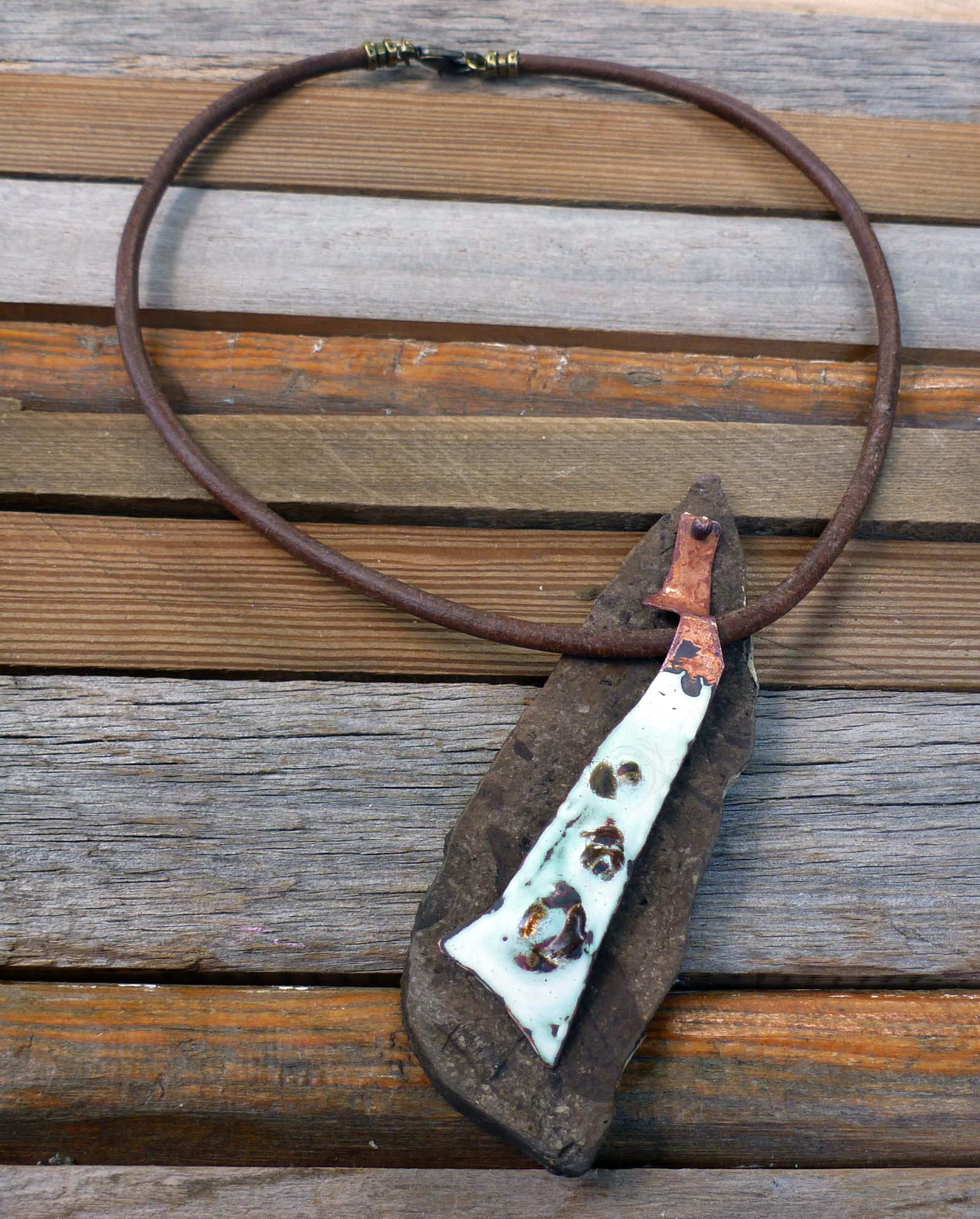 Oblong slate white enamel necklace | Jomama