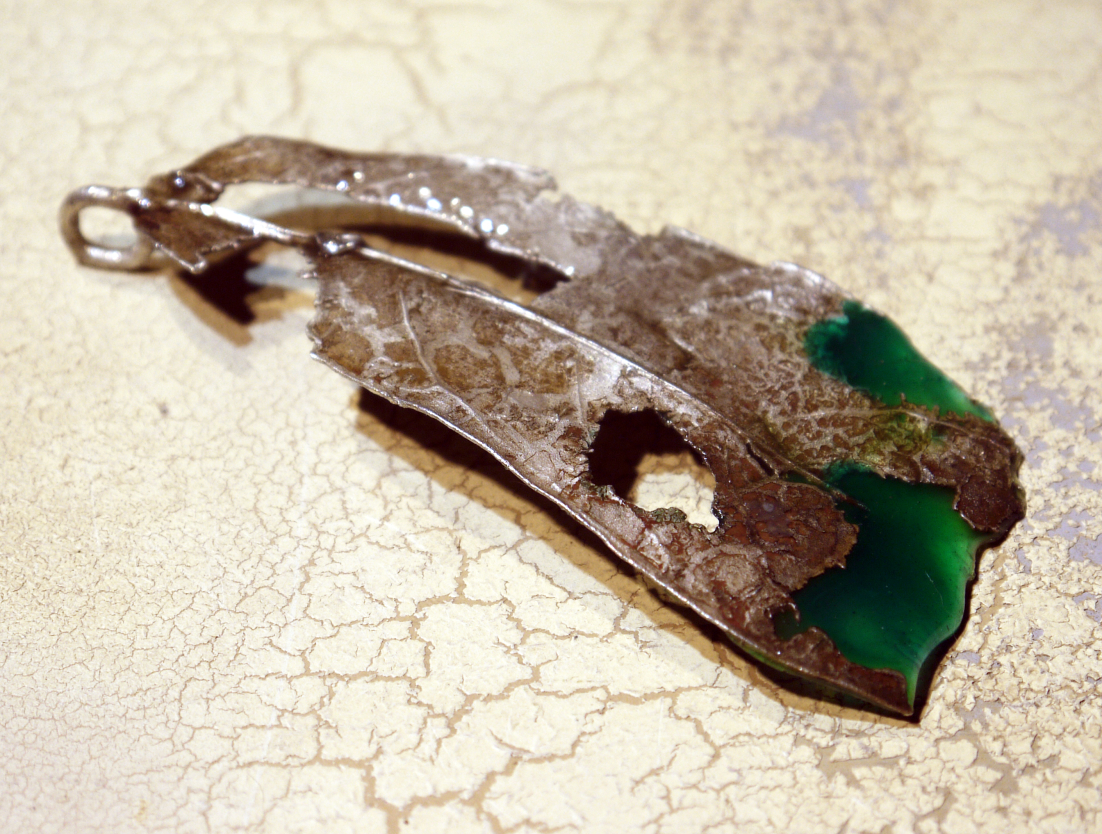 Sterling silver leaf pendant with resin | Jomama Sterling silver leaf pendant with resin | Jomama